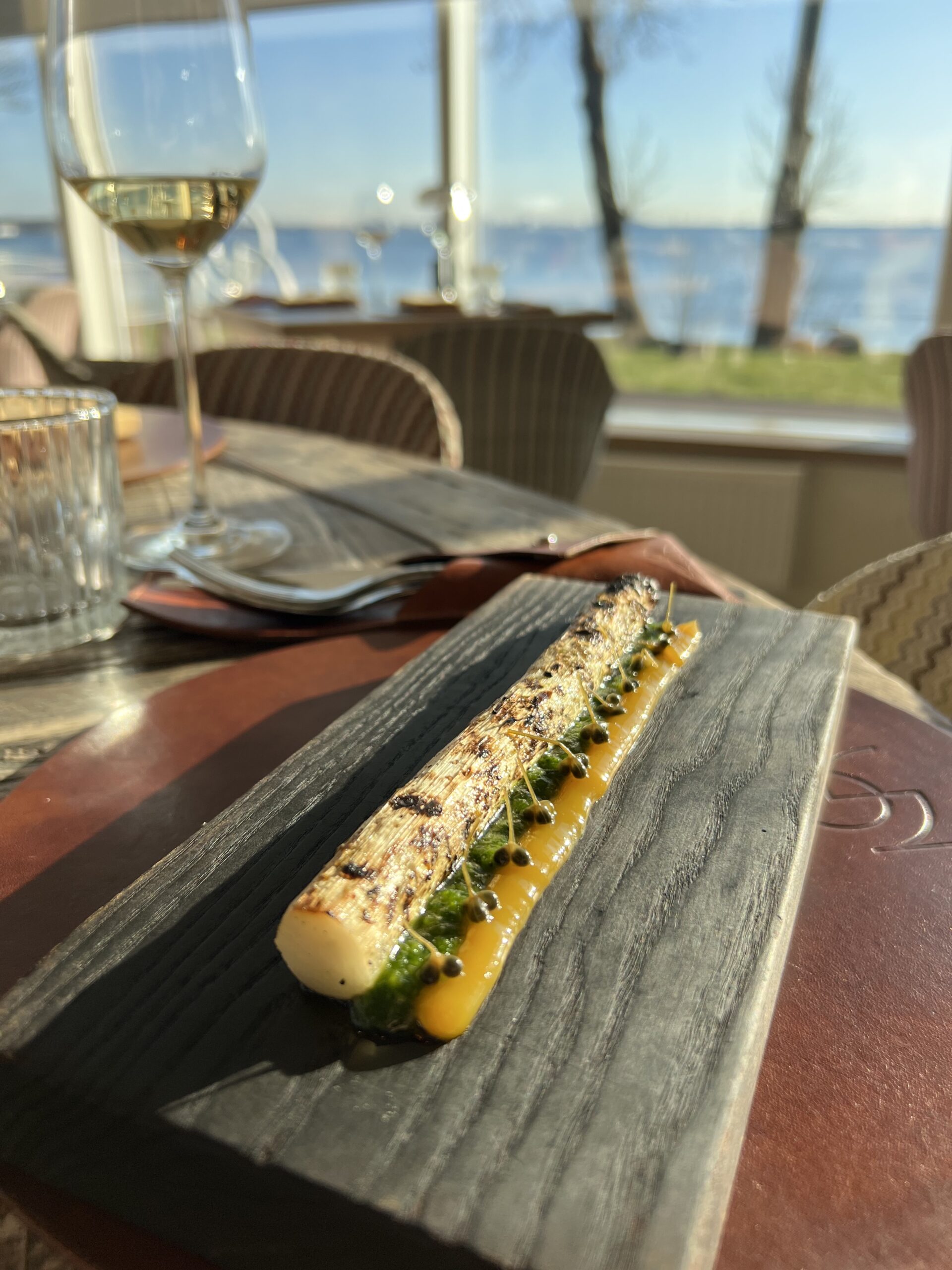 5 soovitust: parima mere- ja linnavaatega restoranid